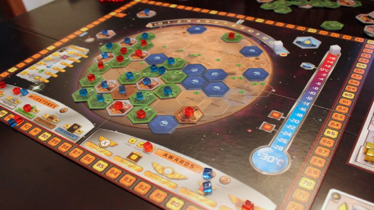 Top 10 Best 5 Player Board Games, Ranked - Gamepur